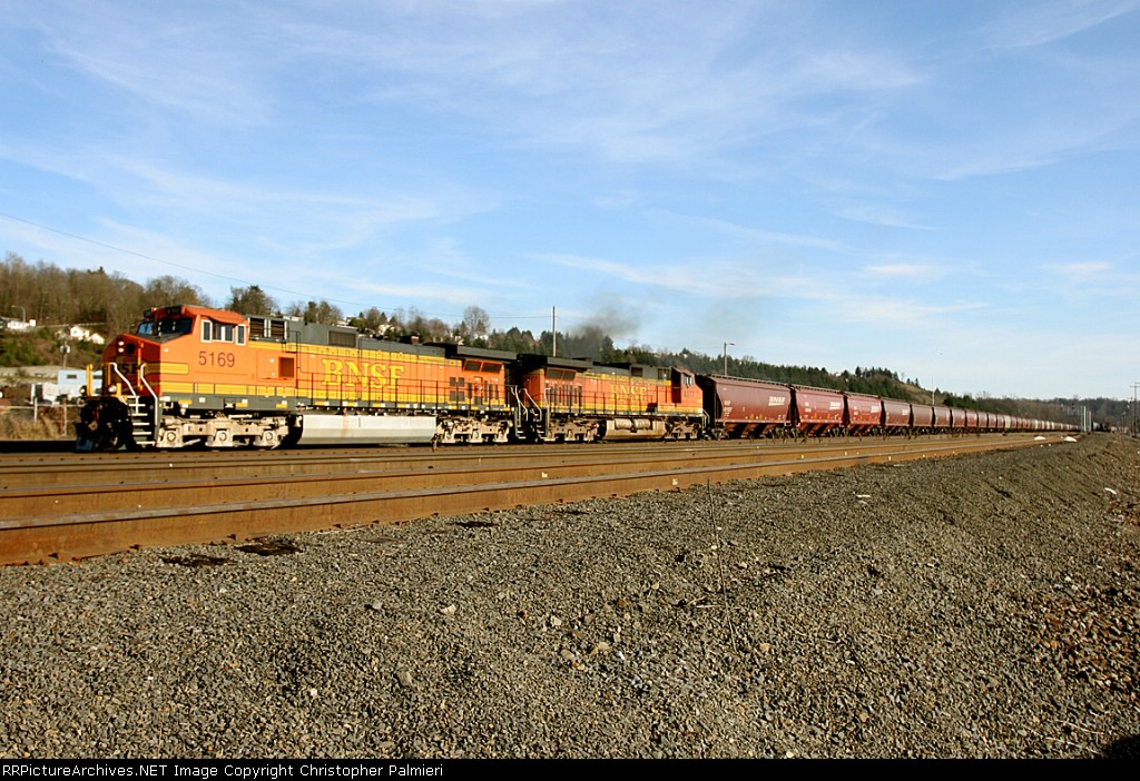 BNSF 5169 and BNSF 4877